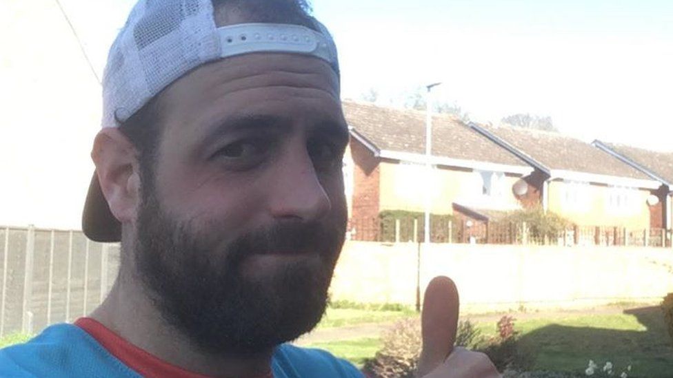 Coronavirus: Funeral rules prompt runner's 34km tribute - BBC News