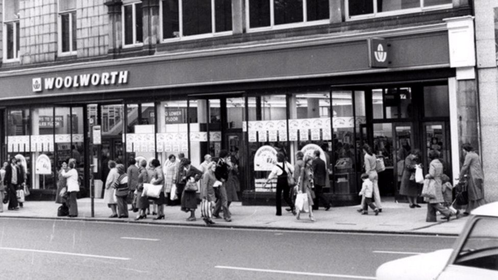 Old Aberdeen shop fronts exhibition opens - BBC News