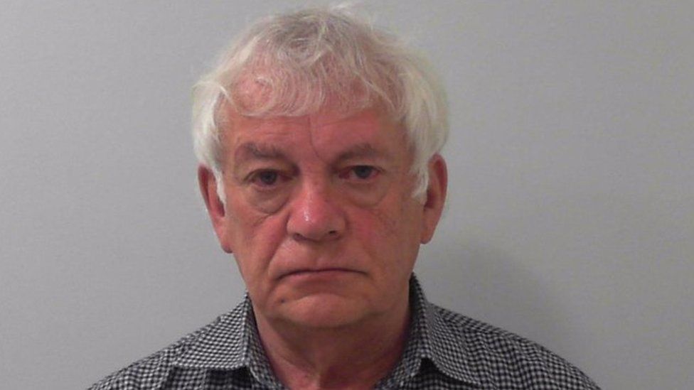 Ex vicar Paul Battersby jailed again for child sex abuse images - BBC News