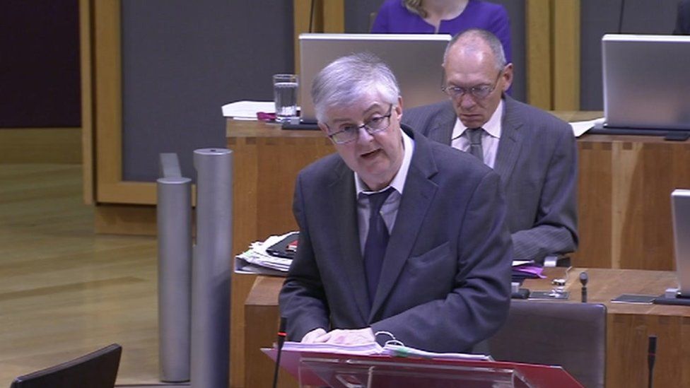Allow Welsh Government to borrow more, says Mark Drakeford - BBC News