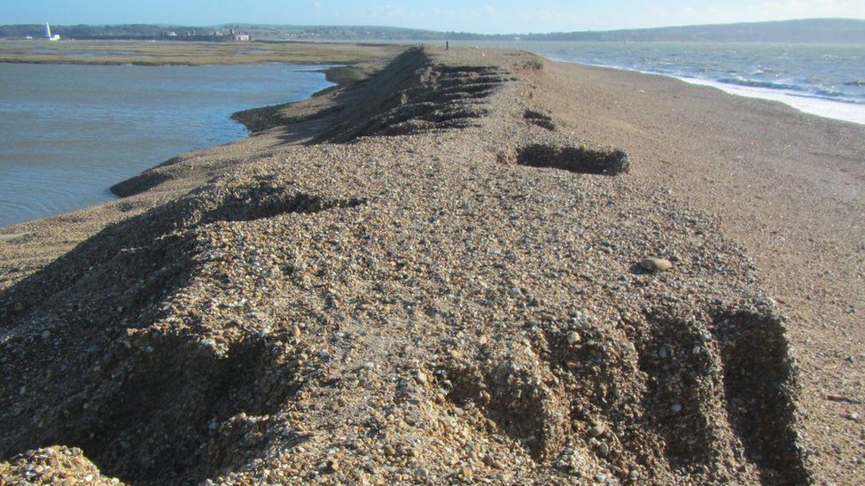 Funding bid for storm-hit Hurst Spit beach - BBC News