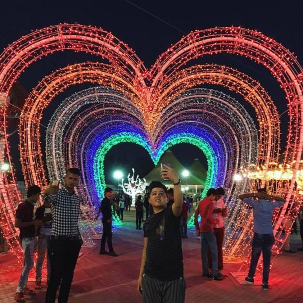 In pictures: Iraqi photos celebrate daily life away from war - BBC News