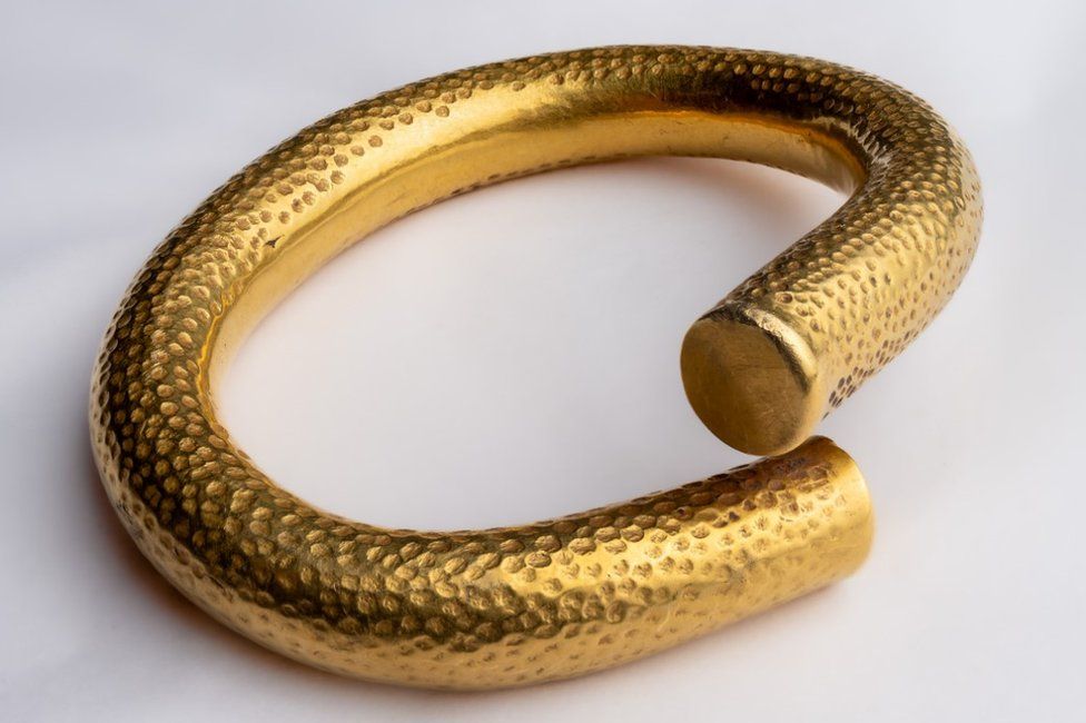Bronze Age arm ring found in West Cumbria on display - BBC News