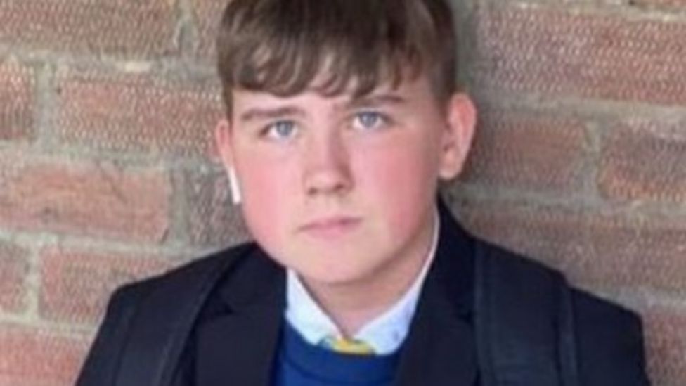 Haverhill mum restarts campaign over knife crime sentences - BBC News
