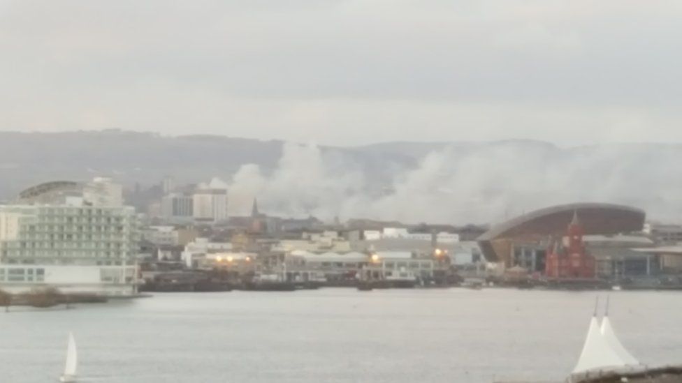 Cardiff's City Road closed as blaze investigation starts - BBC News