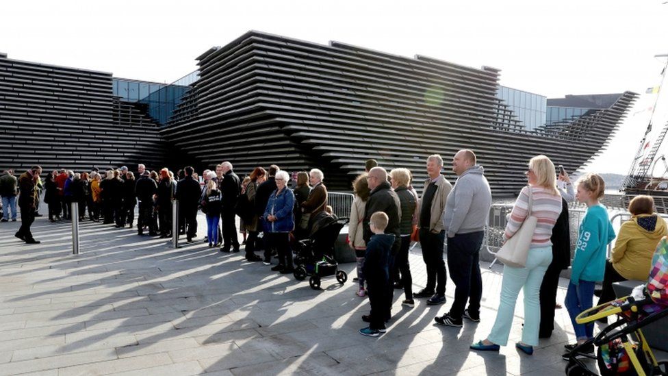 V&A Dundee hits 500,000 visitor landmark after six months - BBC News