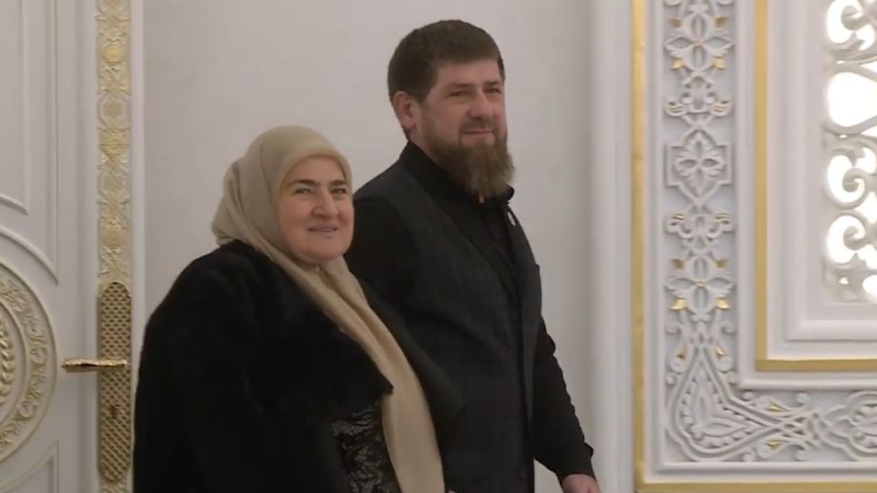 Chechen children get cash for poems praising leader's family - BBC News