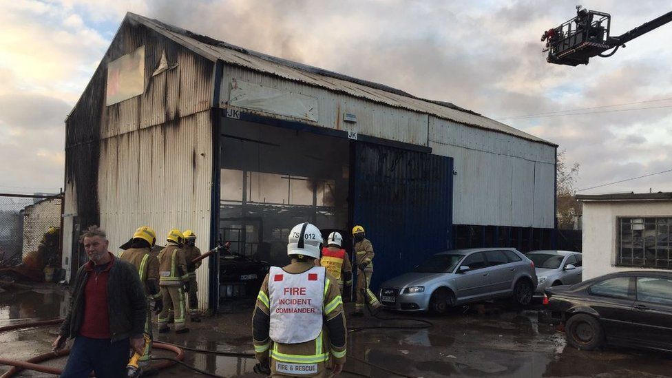 Seven rescued from Poole quayside workshop fire - BBC News