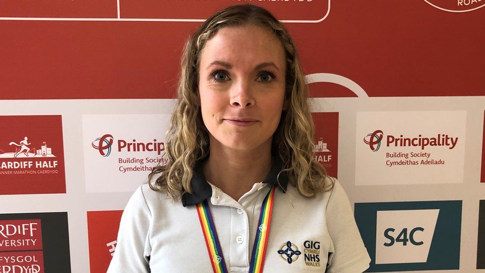 Hanner Marathon Caerdydd: Disgwyl 27,000 ar gyfer 20fed ras - BBC Cymru Fyw