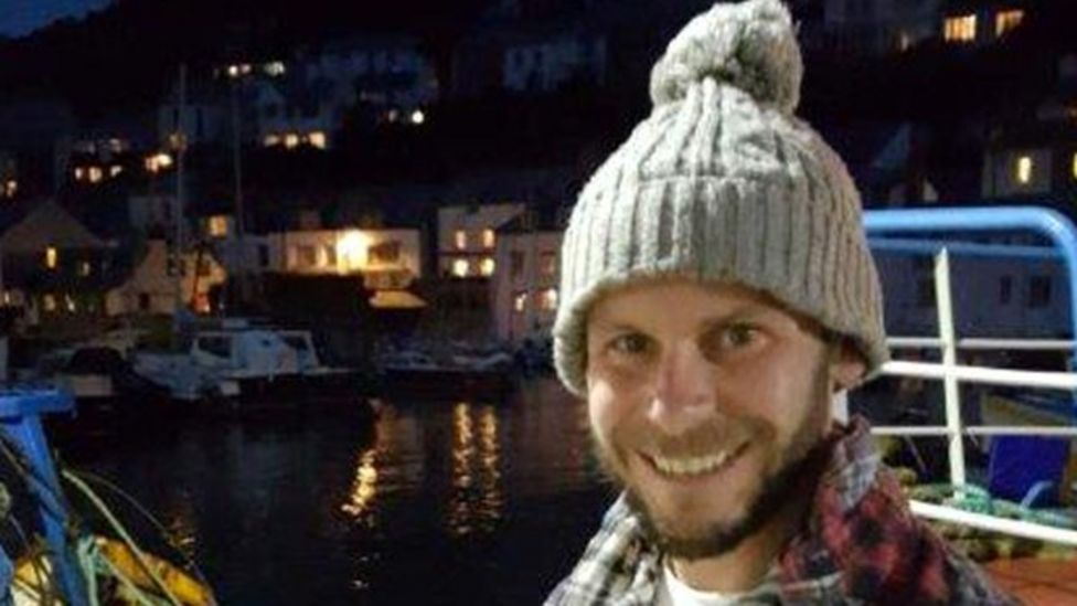 Body confirmed as missing kayaker Dominic Jackson - BBC News