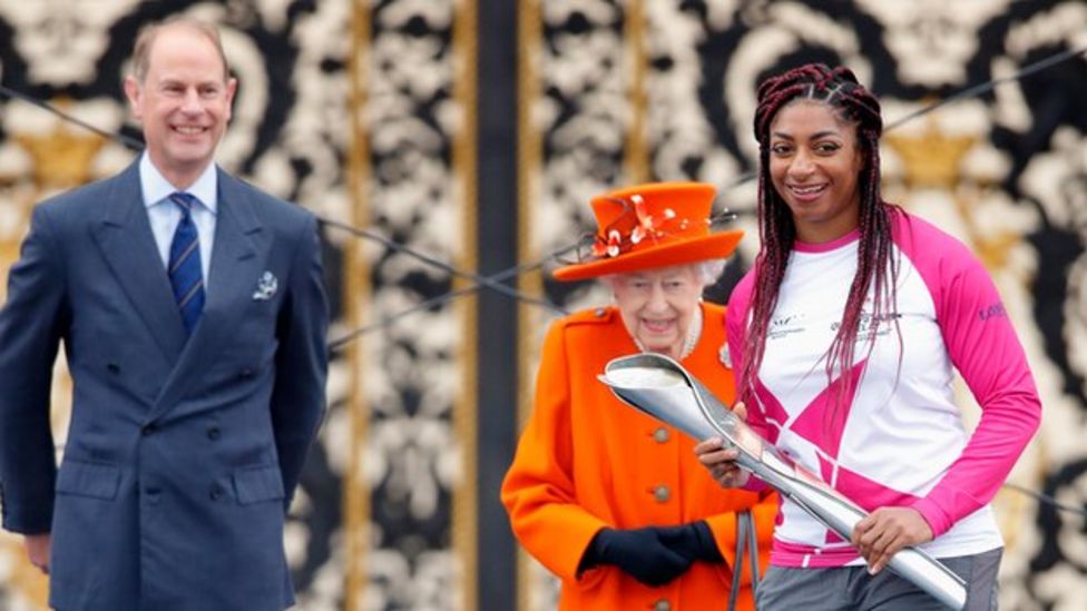 In pictures: Sporting memories of the Queen - BBC Sport