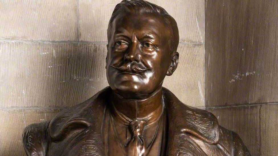 Hanes adeilad eiconig Cymru: 'Y Coleg ar y Bryn' - BBC Cymru Fyw