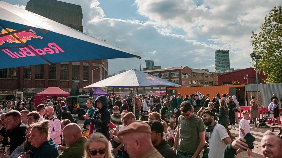High-Vis festival supports grassroot creatives in Digbeth - BBC News