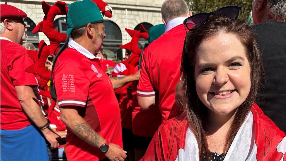 Rugby World Cup: Wales and Australia fans set for Lyon match - BBC News