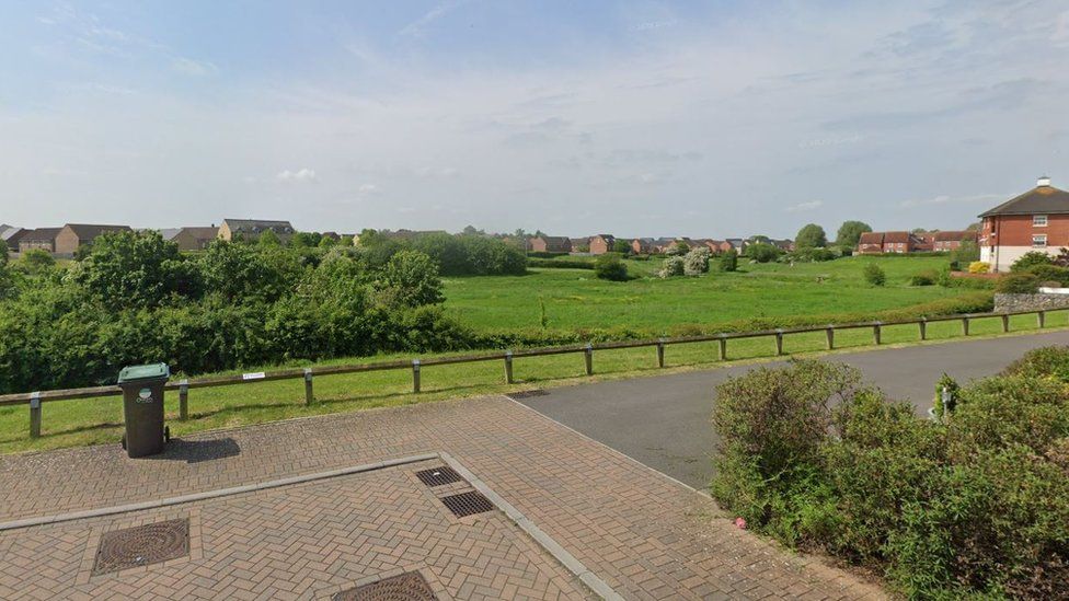 Melksham sexual assault: Wiltshire Police appeal for witnesses - BBC News