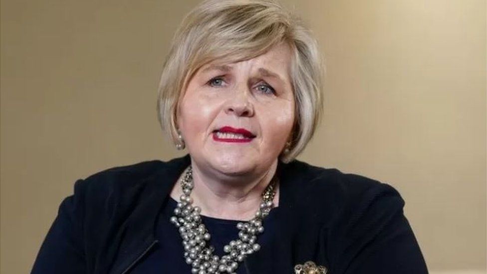 Staff urged to contact Nottingham maternity failings review - BBC News