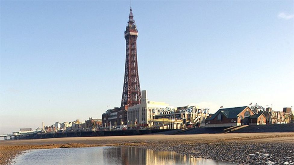 Blackpool Tower wins civil engineering heritage award - BBC News