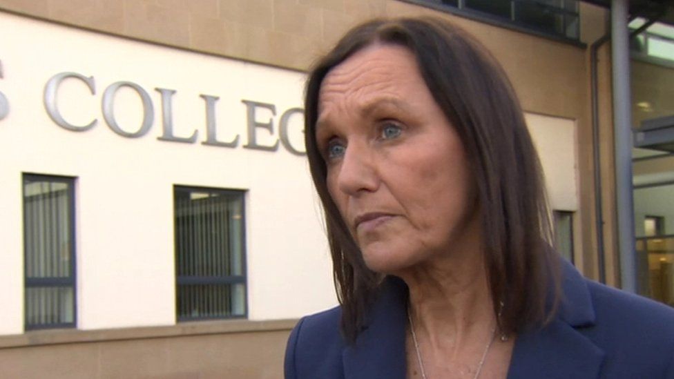 PSNI arrest one after fight at Strabane school - BBC News