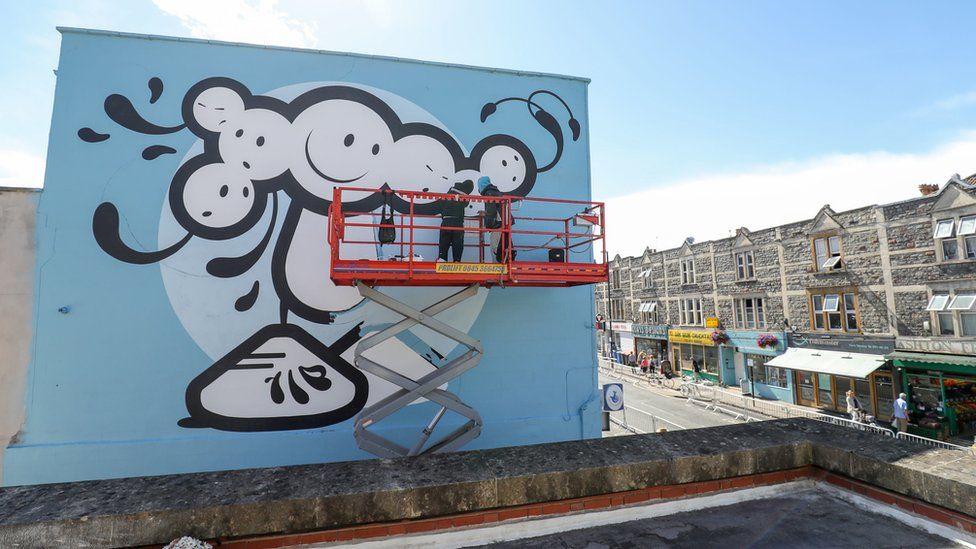 Upfest 2018: Thousands visit Bristol street art festival - BBC News