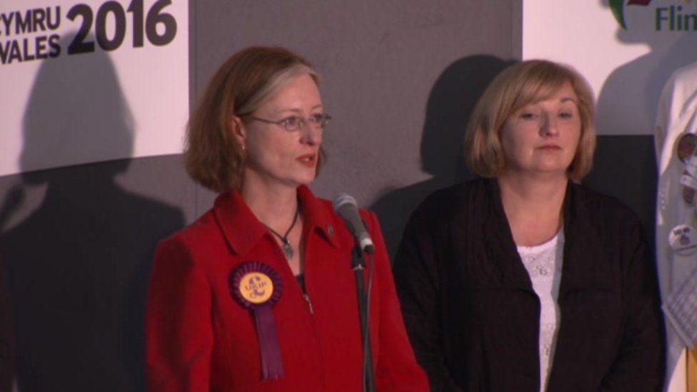 UKIP AM Michelle Brown faces 'misconduct' confidence vote - BBC News