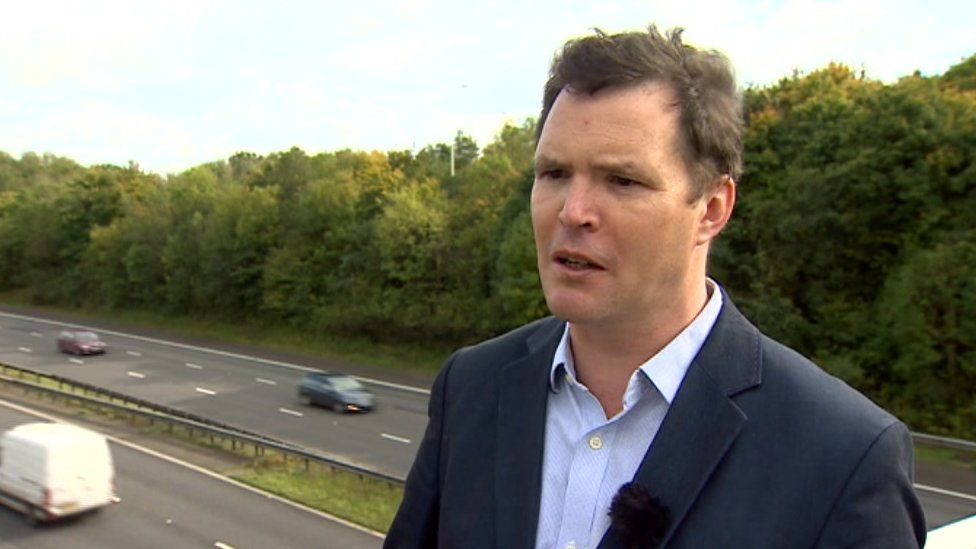 Cynllun M4 y llywodraeth 'yn agored i her gyfreithiol' - BBC Cymru Fyw