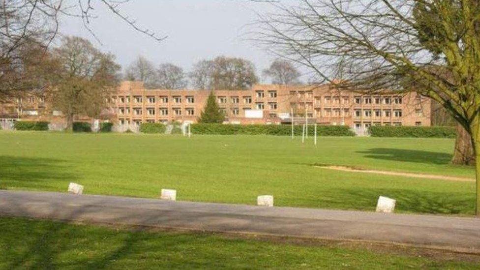 'Largest' caravan show to leave Cottingham venue after 44 years - BBC News