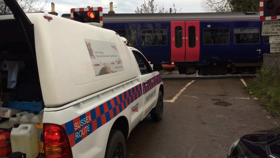 Train evacuated at Buckland after engine fire - BBC News