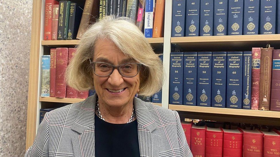 First edition Shakespeare text from 1623 goes on display - BBC News