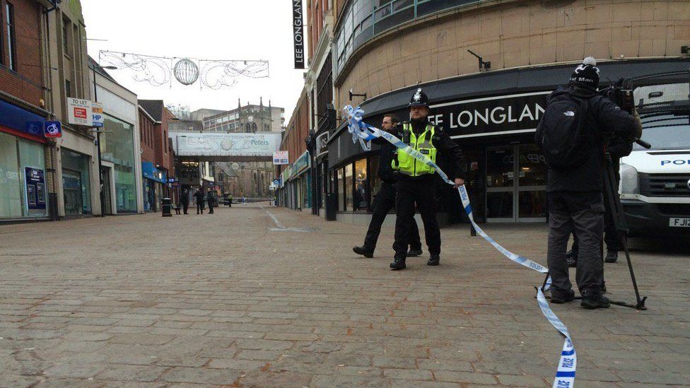 Murder probe after Derby city centre stabbing - BBC News