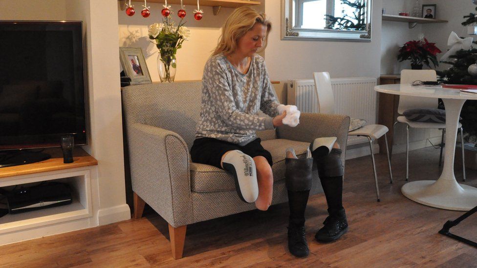 'Last goodbye' mum celebrates Christmas with family - BBC News