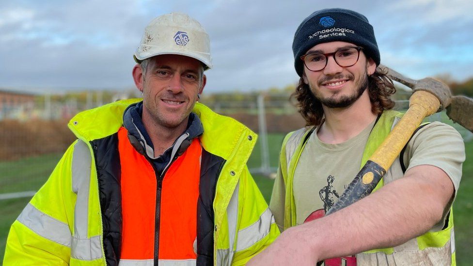 Derby Racecourse: Roman pottery found in football pitch dig - BBC News