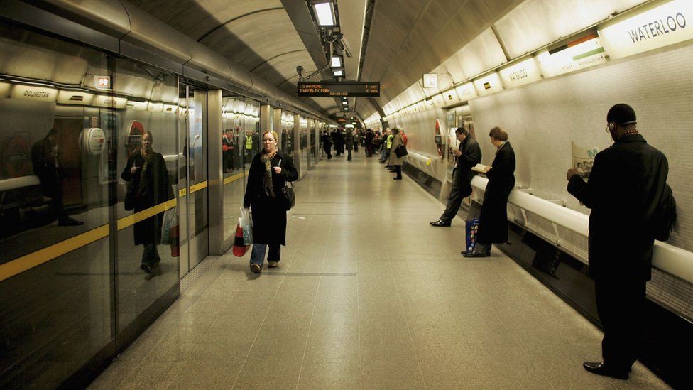 Waterloo death: Engineer killed working on walkway - BBC News