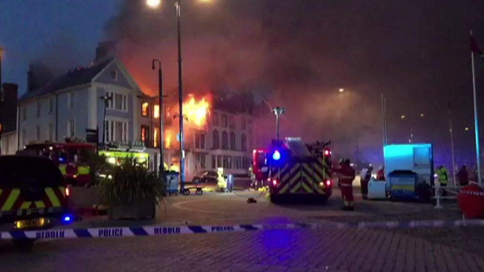 Aberystwyth hotel fire: Man admits killing person in blaze - BBC News