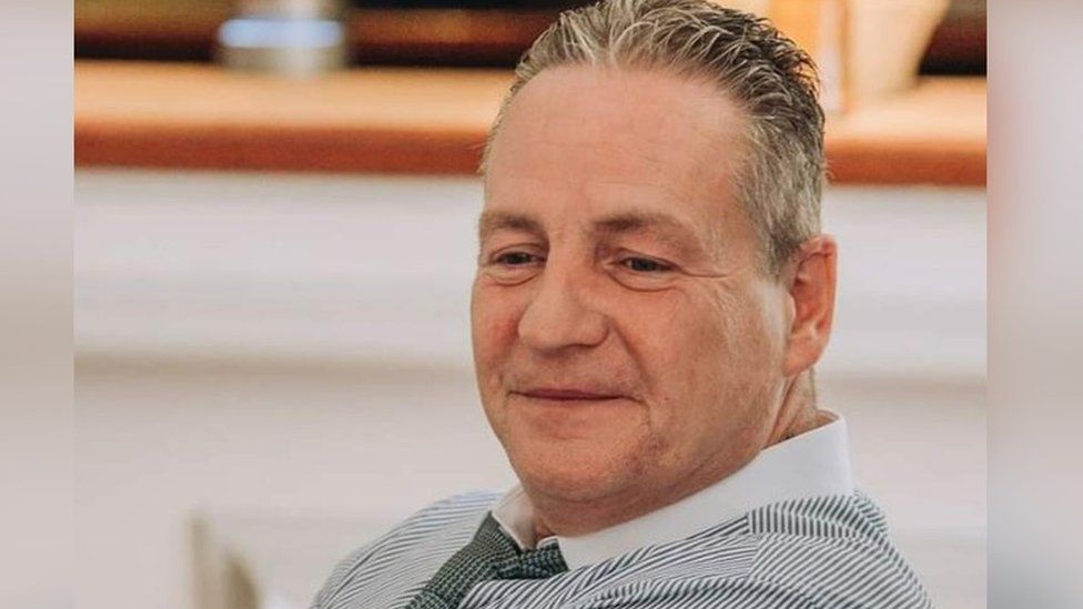 Peter Baglin: Wife's plea after grandad 'vanishes' on canal walk - BBC News