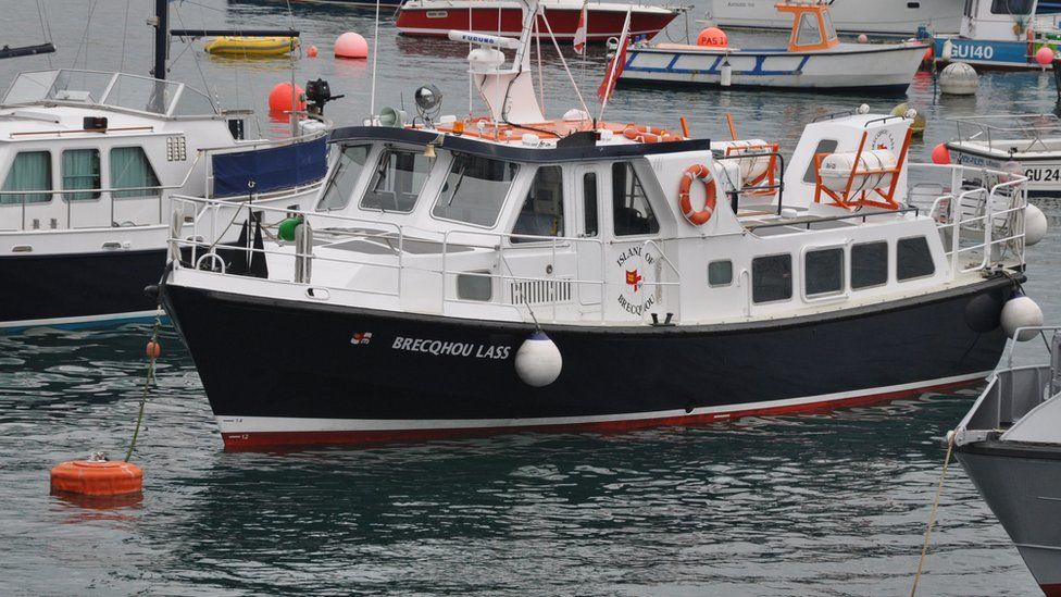 Billionaire Barclay brothers wind up work on Brecqhou - BBC News