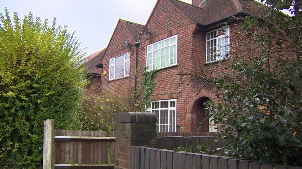 Ruislip mother and son deaths 'were murder-suicide' - BBC News