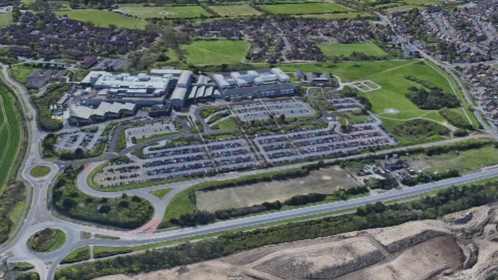 Darent Valley Hospital: Parking charge petition for NHS staff - BBC News