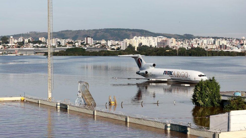 Brazil floods: Hundreds of Rio Grande do Sul towns under water - BBC News