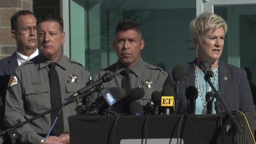 Rust shooting: Alec Baldwin turns phone over to investigators - BBC News