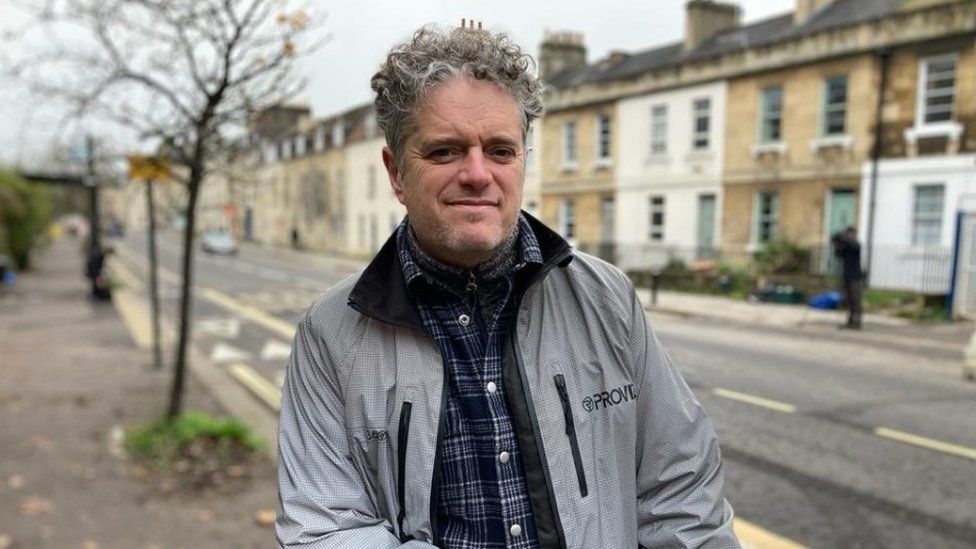 New cycle lanes in Bath 'an accident waiting to happen' - BBC News