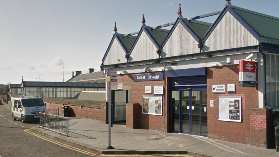 'Abusive' man arrested after police board train - BBC News