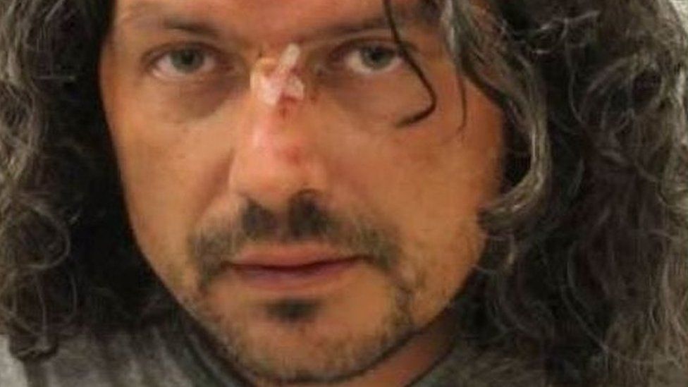 Man jailed for stabbing Met Police officer in face with pen - BBC News