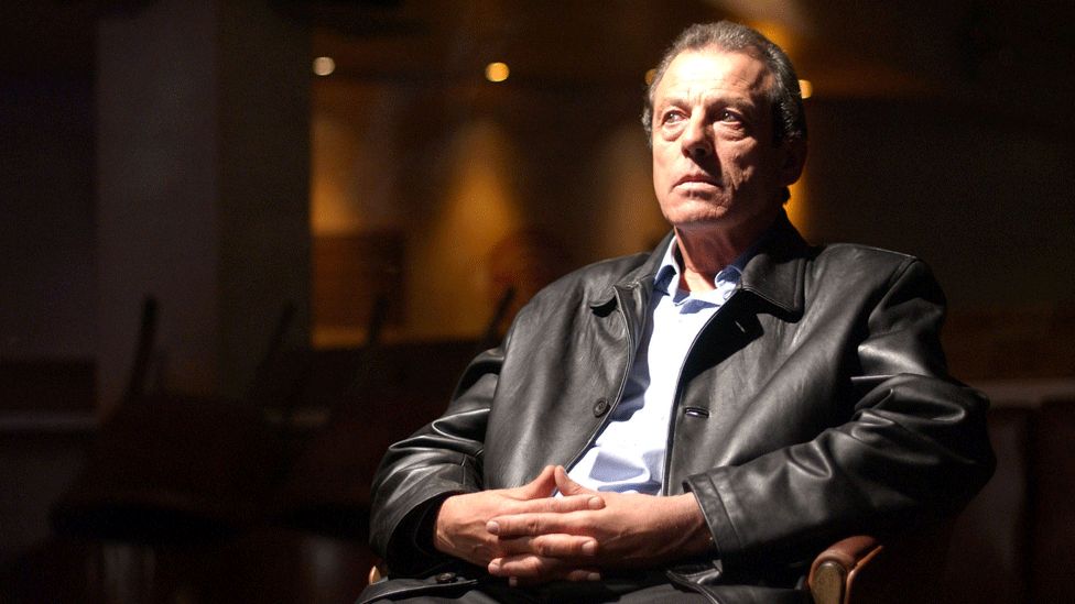 Slaters face shock return storyline in EastEnders - BBC News