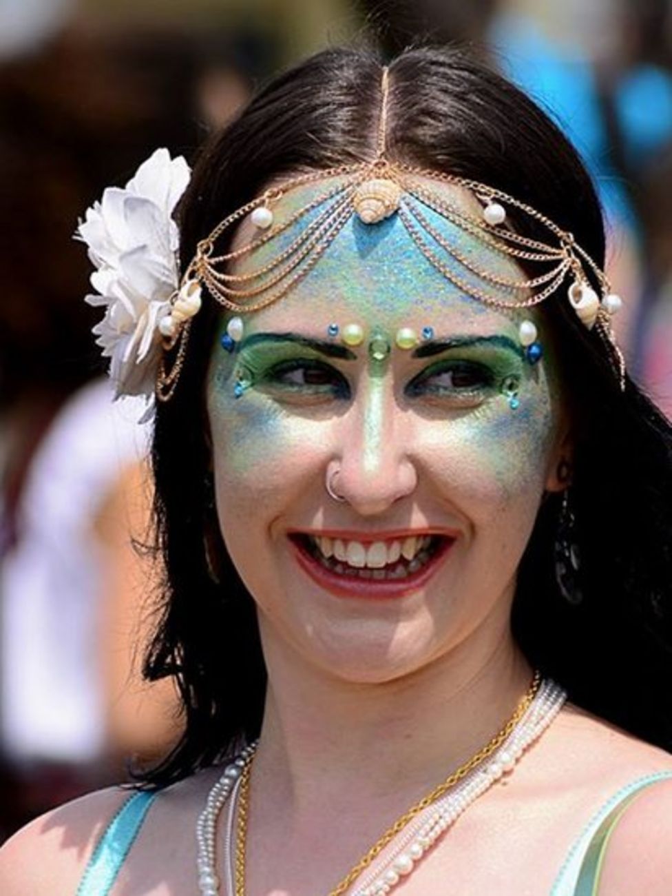 'Mermaids' flood Brighton and Hove seafront - BBC News
