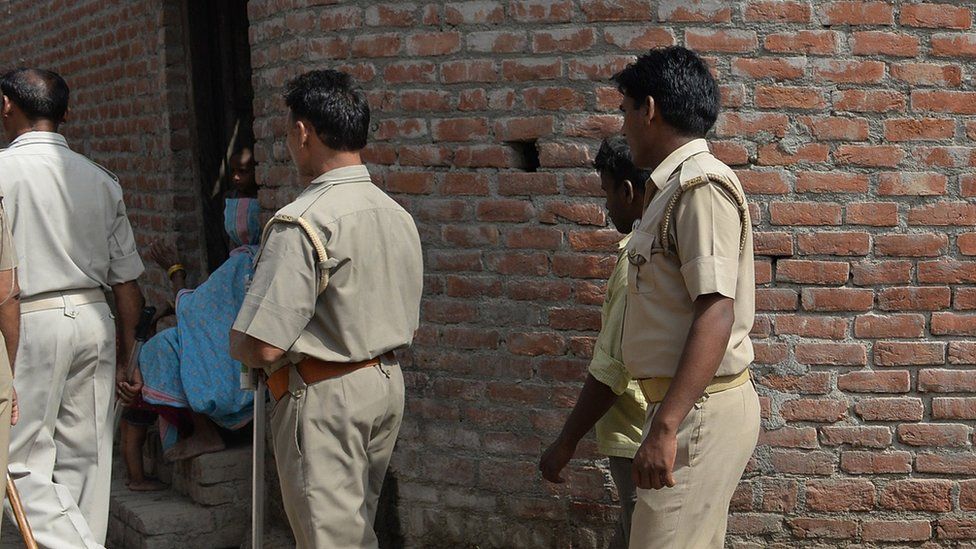 Indian boy shot dead in police crossfire - BBC News
