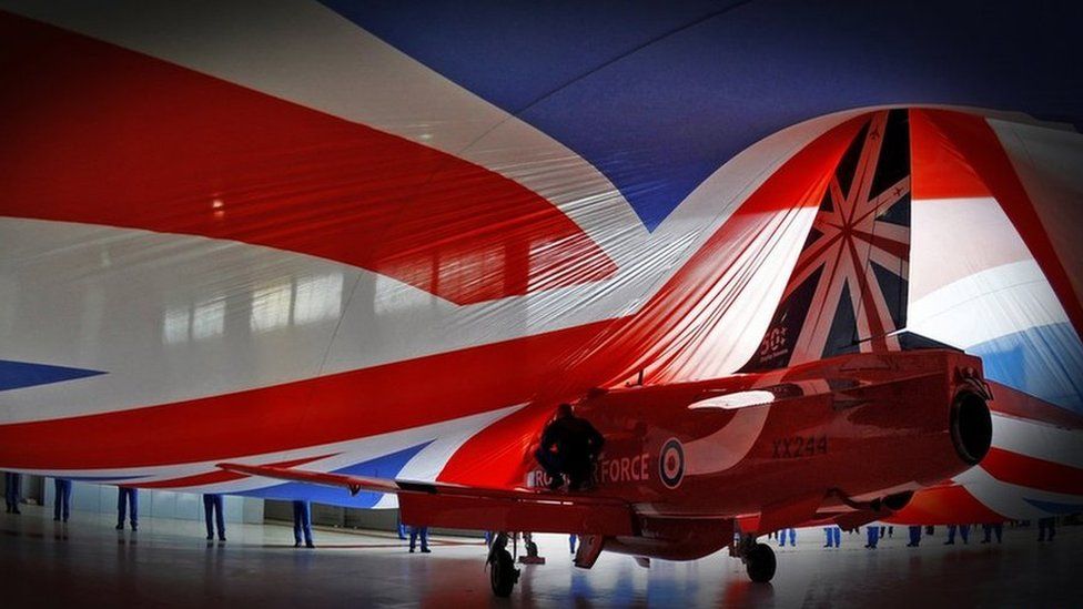 Red Arrows on 60-day 'Best of British' tour - BBC News