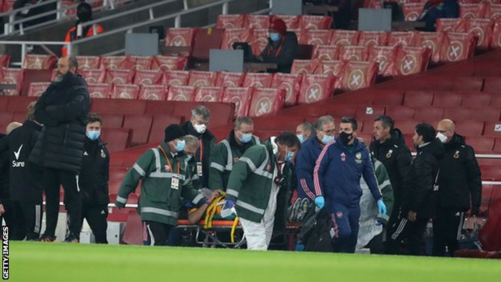 Premier League approves permanent concussion substitutes - BBC Sport