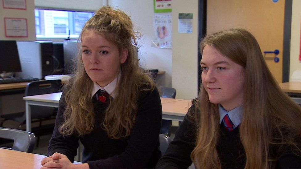 Covid: Home schooling pupils still need laptops, charity says - BBC News