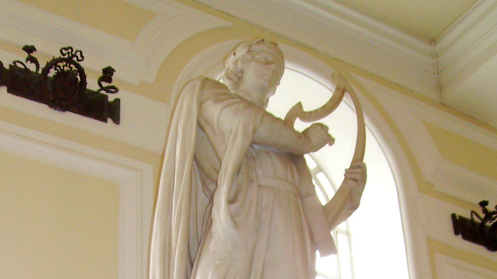 Wyt ti'n siarad fel Dafydd ap Gwilym? - BBC Cymru Fyw