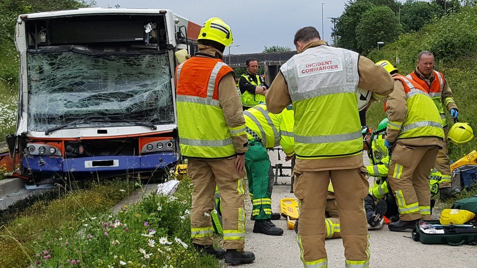 Seventeen people hurt as two buses collide in Luton - BBC News